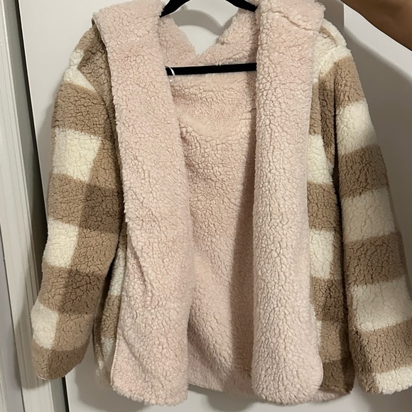 Forever 21 | Jackets & Coats | This Jacket Is Extremely Soft And Fluffy ...
